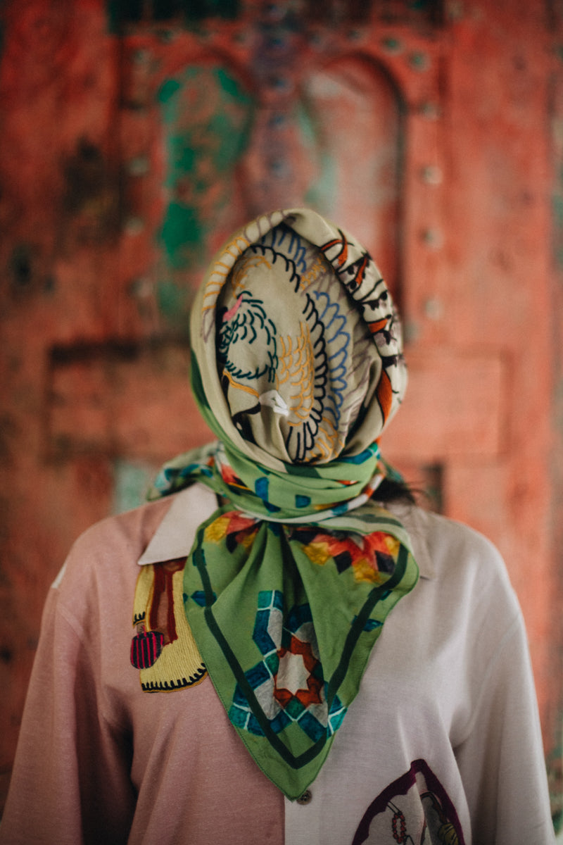 Falcon scarf – Isbandh
